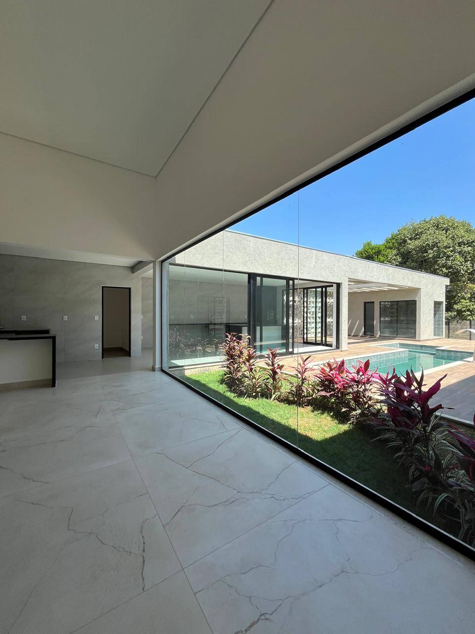 Casa com 04 suítes, 278m2 em condomínio fechado, Veredas Da - 1389